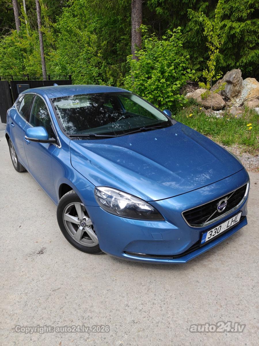 Blue Volvo V40 2014 in Tallinn, with an engine capacity of 2.00 L and mileage of 290 thousand km for 3500 €, photo 1 on AUTOMOTO.COM.LV