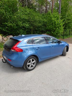 Blue Volvo V40 2014 in Tallinn, with an engine capacity of 2.00 L and mileage of 290 thousand km for 3500 €, photo 3 on AUTOMOTO.COM.LV