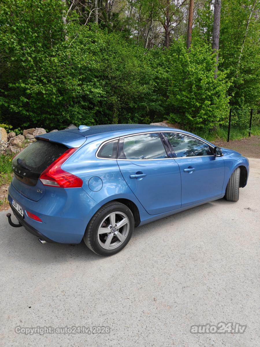 Blue Volvo V40 2014 in Tallinn, with an engine capacity of 2.00 L and mileage of 290 thousand km for 3500 €, photo 3 on AUTOMOTO.COM.LV