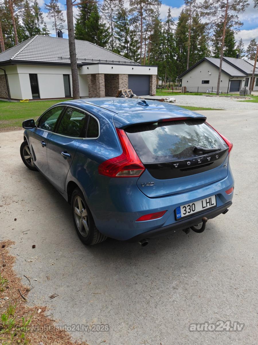 Blue Volvo V40 2014 in Tallinn, with an engine capacity of 2.00 L and mileage of 290 thousand km for 3500 €, photo 4 on AUTOMOTO.COM.LV