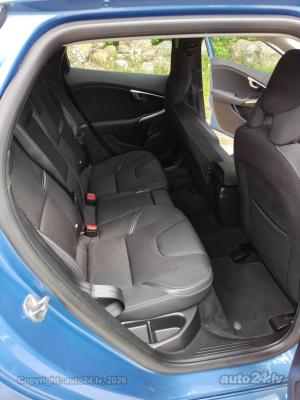 Blue Volvo V40 2014 in Tallinn, with an engine capacity of 2.00 L and mileage of 290 thousand km for 3500 €, photo 5 on AUTOMOTO.COM.LV