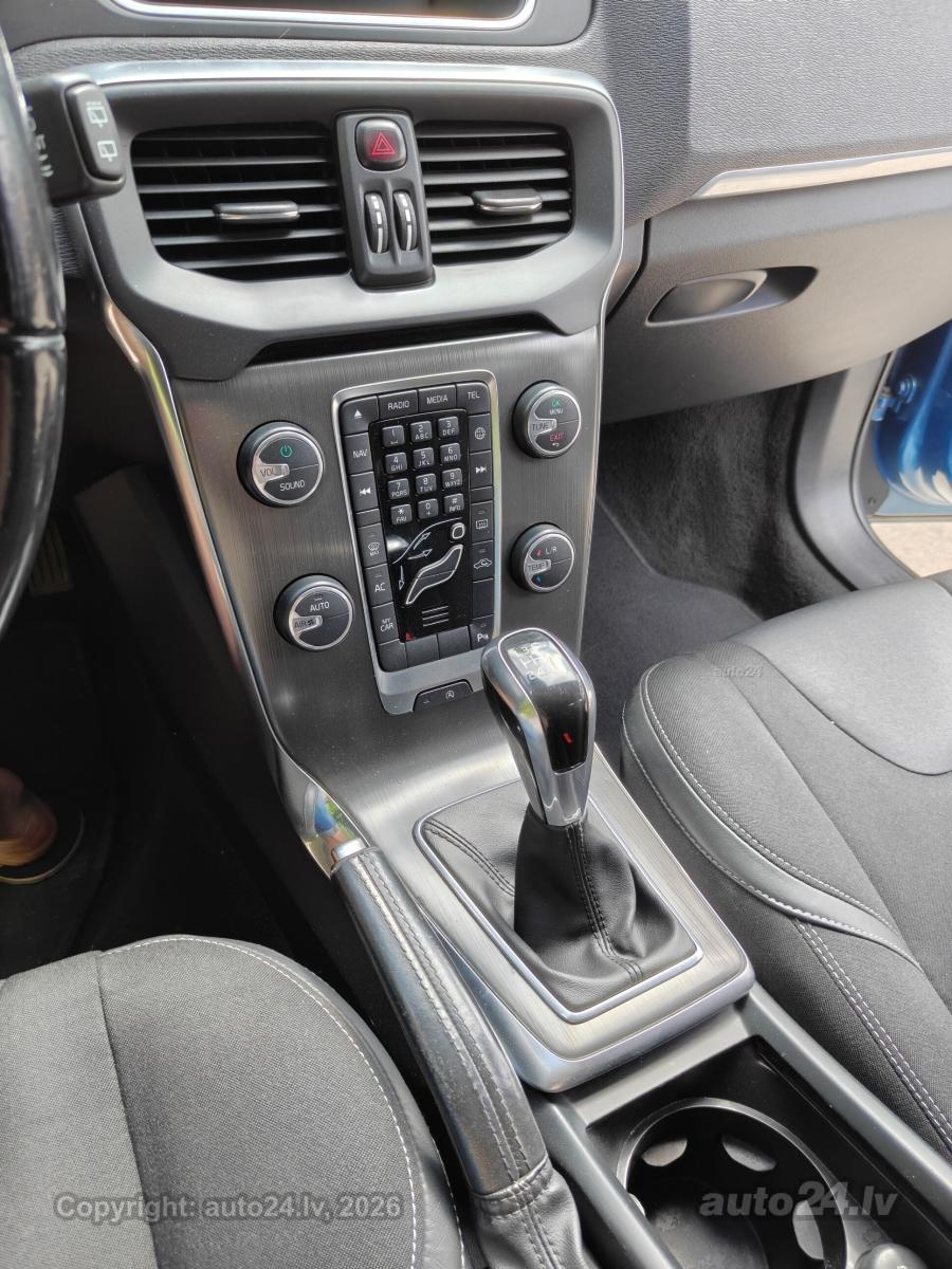 Blue Volvo V40 2014 in Tallinn, with an engine capacity of 2.00 L and mileage of 290 thousand km for 3500 €, photo 8 on AUTOMOTO.COM.LV
