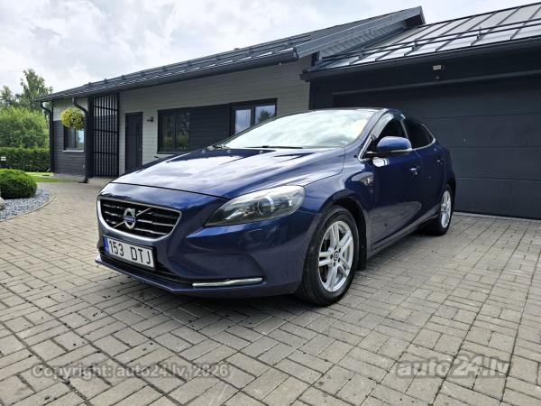 Blue Volvo V40 2014 in Tartu, with an engine capacity of 2.00 L and mileage of 305 thousand km for 6290 €, photo 1 on AUTOMOTO.COM.LV