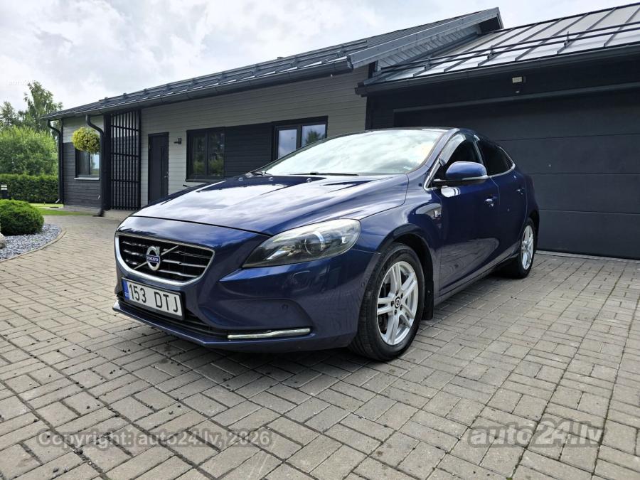 Zils Volvo V40 2014 Tartu, ar dzinēja tilpumu 2.00 L un nobraukumu 305 tūkst. km par 6290 €, foto 1 vietnē AUTOMOTO.COM.LV