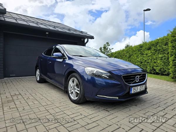 Blue Volvo V40 2014 in Tartu, with an engine capacity of 2.00 L and mileage of 305 thousand km for 6290 €, photo 2 on AUTOMOTO.COM.LV