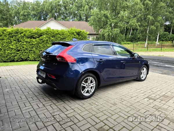 Blue Volvo V40 2014 in Tartu, with an engine capacity of 2.00 L and mileage of 305 thousand km for 6290 €, photo 4 on AUTOMOTO.COM.LV