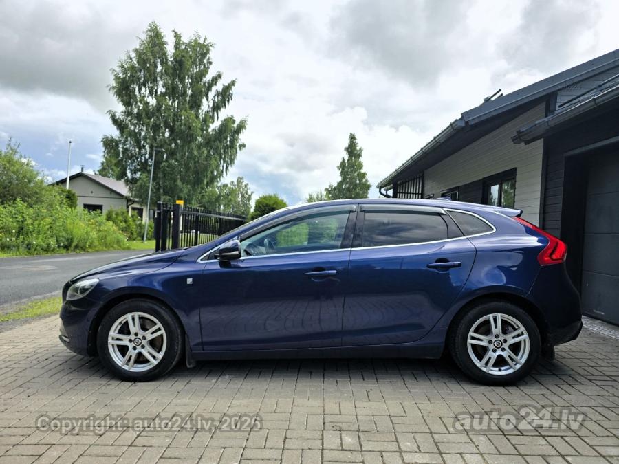 Zils Volvo V40 2014 Tartu, ar dzinēja tilpumu 2.00 L un nobraukumu 305 tūkst. km par 6290 €, foto 6 vietnē AUTOMOTO.COM.LV