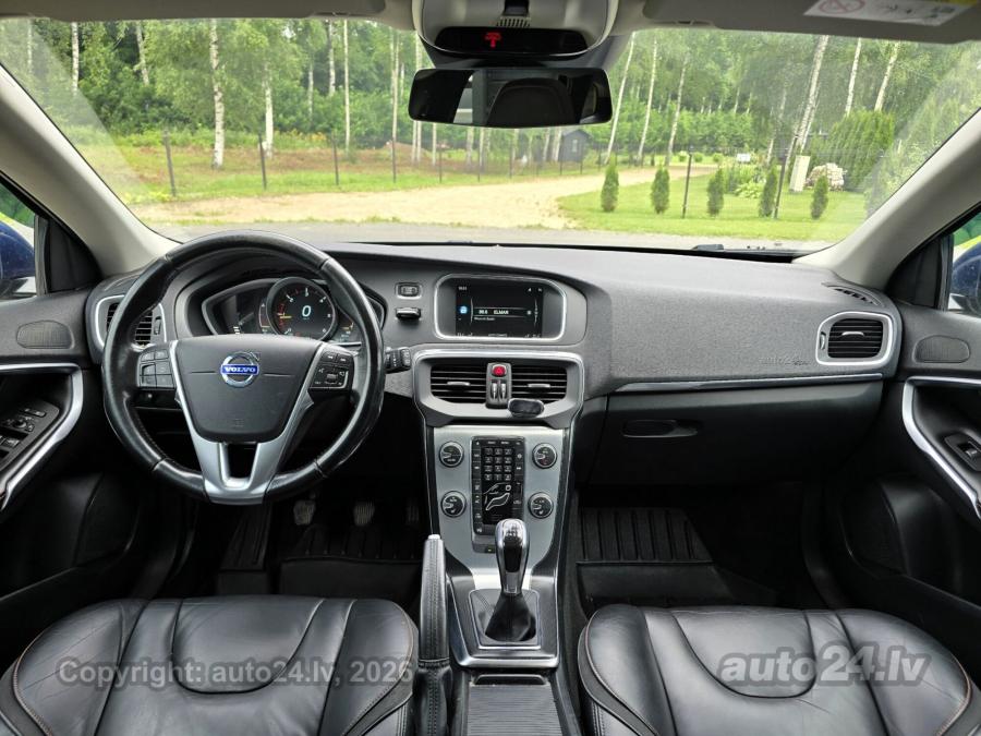 Zils Volvo V40 2014 Tartu, ar dzinēja tilpumu 2.00 L un nobraukumu 305 tūkst. km par 6290 €, foto 8 vietnē AUTOMOTO.COM.LV