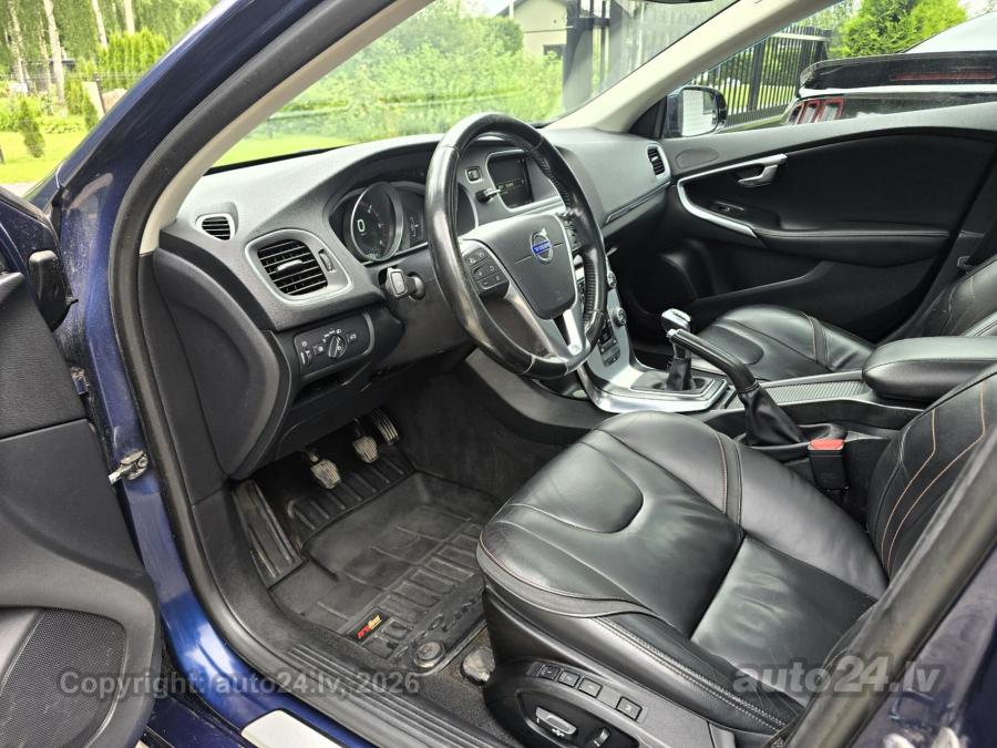 Zils Volvo V40 2014 Tartu, ar dzinēja tilpumu 2.00 L un nobraukumu 305 tūkst. km par 6290 €, foto 9 vietnē AUTOMOTO.COM.LV