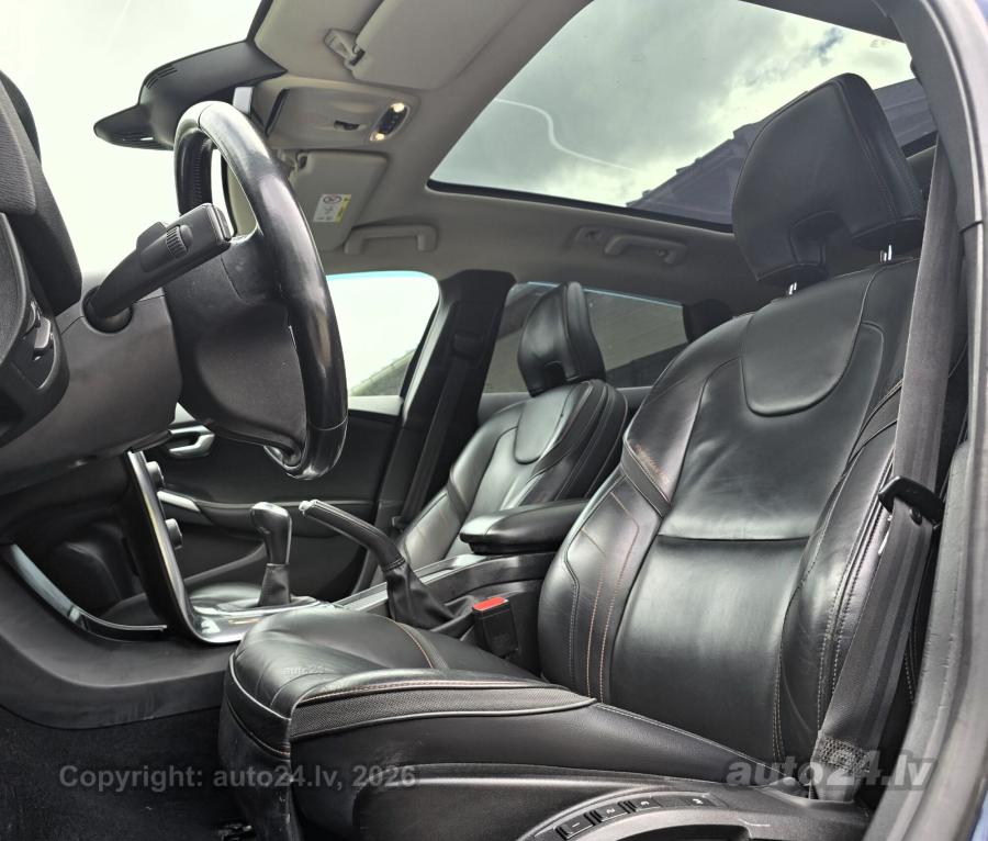 Zils Volvo V40 2014 Tartu, ar dzinēja tilpumu 2.00 L un nobraukumu 305 tūkst. km par 6290 €, foto 11 vietnē AUTOMOTO.COM.LV