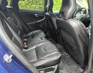 Zils Volvo V40 2014 Tartu, ar dzinēja tilpumu 2.00 L un nobraukumu 305 tūkst. km par 6290 €, foto 14 vietnē AUTOMOTO.COM.LV