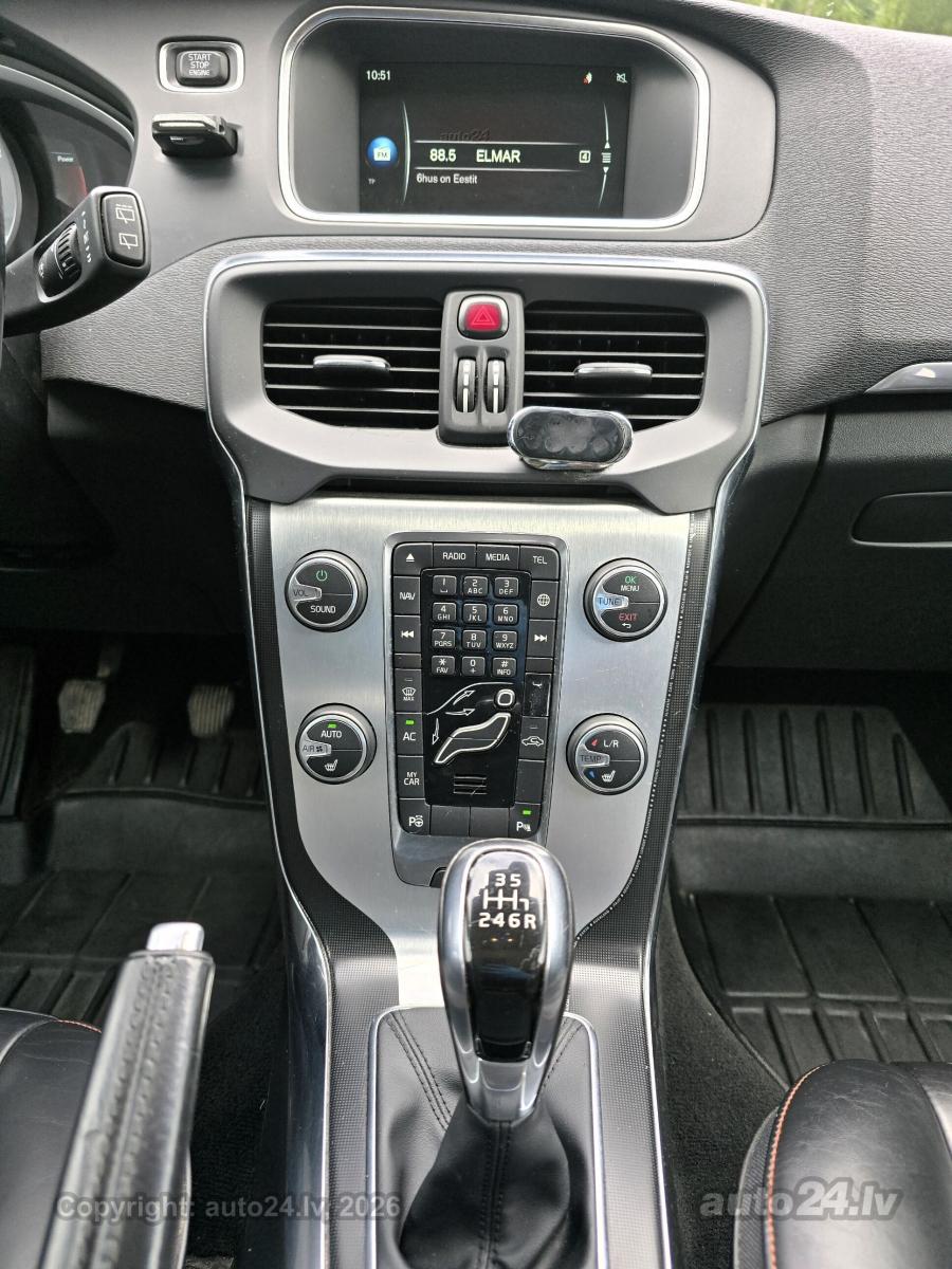Zils Volvo V40 2014 Tartu, ar dzinēja tilpumu 2.00 L un nobraukumu 305 tūkst. km par 6290 €, foto 15 vietnē AUTOMOTO.COM.LV