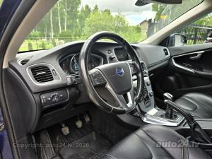 Zils Volvo V40 2014 Tartu, ar dzinēja tilpumu 2.00 L un nobraukumu 305 tūkst. km par 6290 €, foto 17 vietnē AUTOMOTO.COM.LV