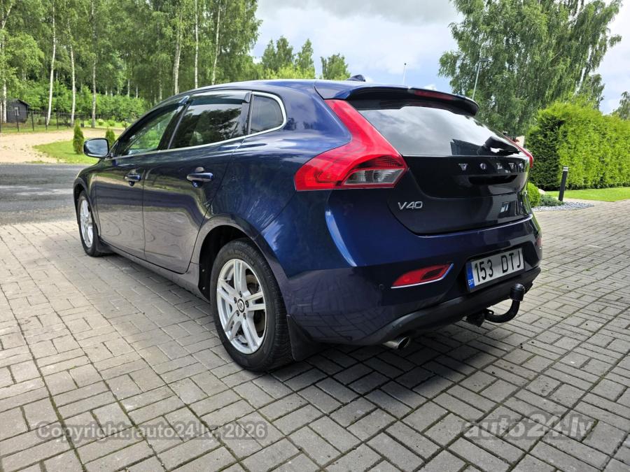 Zils Volvo V40 2014 Tartu, ar dzinēja tilpumu 2.00 L un nobraukumu 305 tūkst. km par 6290 €, foto 20 vietnē AUTOMOTO.COM.LV
