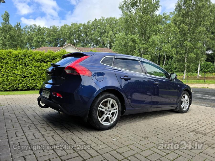 Zils Volvo V40 2014 Tartu, ar dzinēja tilpumu 2.00 L un nobraukumu 305 tūkst. km par 6290 €, foto 21 vietnē AUTOMOTO.COM.LV