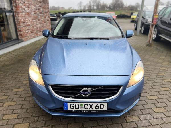 Blue Volvo V40 2015 in Talsi, with an engine capacity of 1.60 L and mileage of 229 thousand km for 8970 €, photo 3 on AUTOMOTO.COM.LV