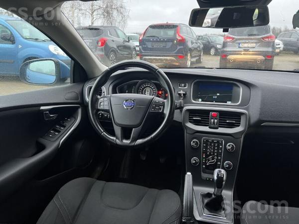 Blue Volvo V40 2015 in Talsi, with an engine capacity of 1.60 L and mileage of 229 thousand km for 8970 €, photo 10 on AUTOMOTO.COM.LV