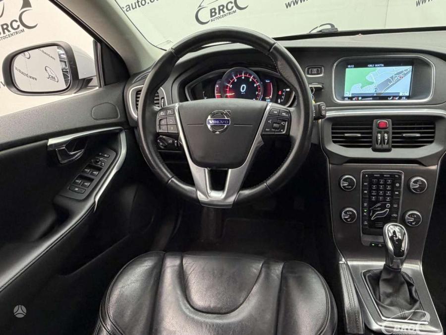 Blue Volvo V40 2015 in Vilnius, with an engine capacity of 1.97 L and mileage of 196 thousand km for 8500 €, photo 14 on AUTOMOTO.COM.LV