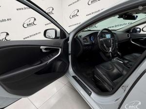 Blue Volvo V40 2015 in Vilnius, with an engine capacity of 1.97 L and mileage of 196 thousand km for 8500 €, photo 19 on AUTOMOTO.COM.LV