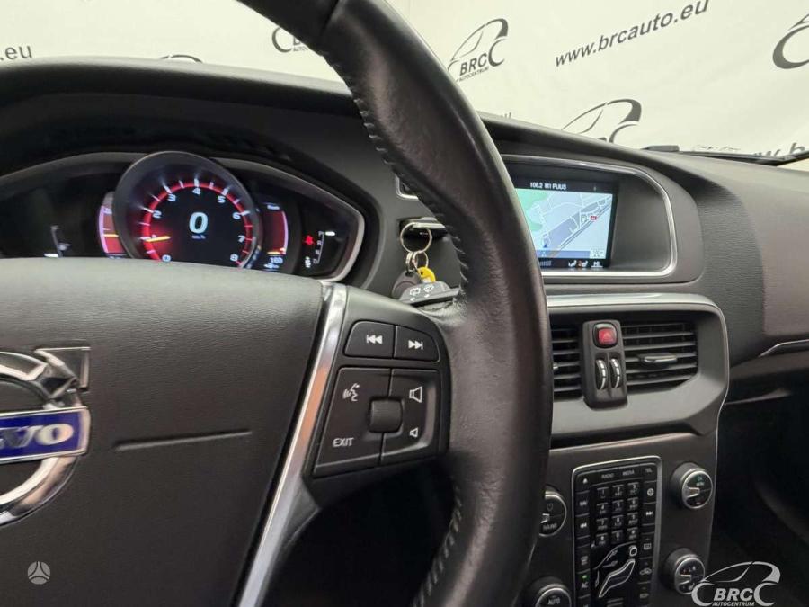 Blue Volvo V40 2015 in Vilnius, with an engine capacity of 1.97 L and mileage of 196 thousand km for 8500 €, photo 28 on AUTOMOTO.COM.LV