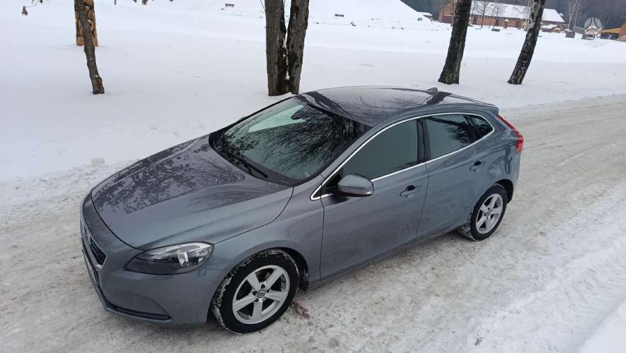 Blue Volvo V40 2015 in Taurage, with an engine capacity of 1.60 L and mileage of 180 thousand km for 5900 €, photo 1 on AUTOMOTO.COM.LV