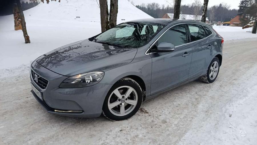 Blue Volvo V40 2015 in Taurage, with an engine capacity of 1.60 L and mileage of 180 thousand km for 5900 €, photo 2 on AUTOMOTO.COM.LV
