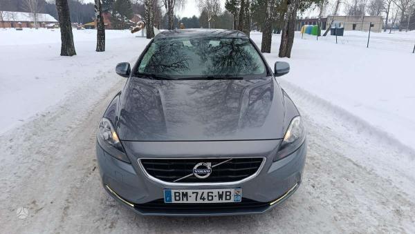 Blue Volvo V40 2015 in Taurage, with an engine capacity of 1.60 L and mileage of 180 thousand km for 5900 €, photo 3 on AUTOMOTO.COM.LV