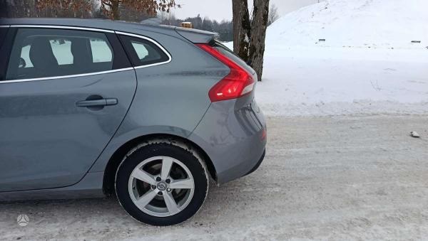 Blue Volvo V40 2015 in Taurage, with an engine capacity of 1.60 L and mileage of 180 thousand km for 5900 €, photo 6 on AUTOMOTO.COM.LV