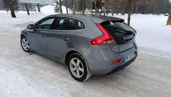 Blue Volvo V40 2015 in Taurage, with an engine capacity of 1.60 L and mileage of 180 thousand km for 5900 €, photo 10 on AUTOMOTO.COM.LV