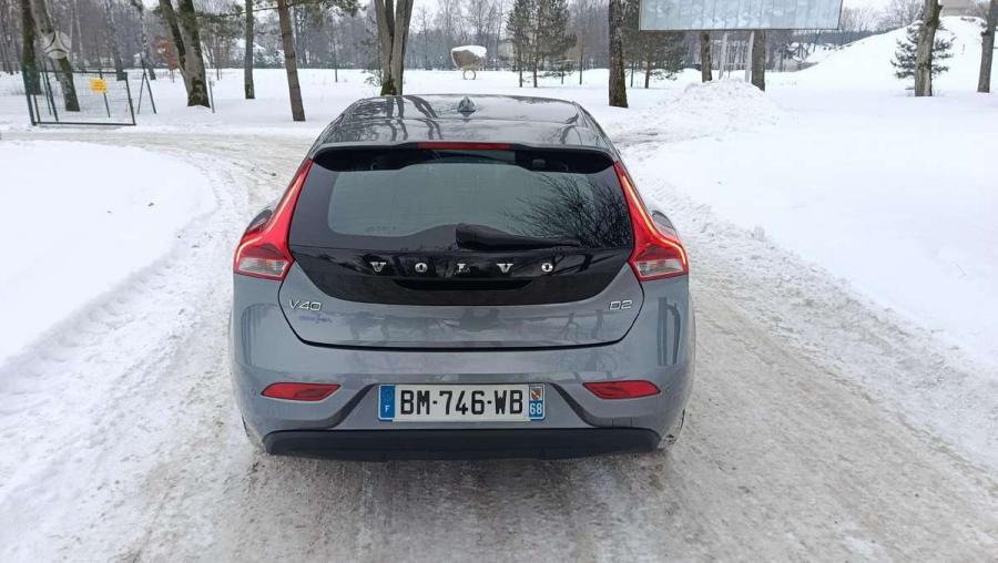 Blue Volvo V40 2015 in Taurage, with an engine capacity of 1.60 L and mileage of 180 thousand km for 5900 €, photo 11 on AUTOMOTO.COM.LV