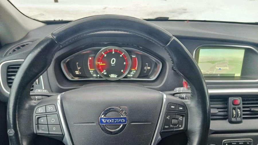 Blue Volvo V40 2015 in Taurage, with an engine capacity of 1.60 L and mileage of 180 thousand km for 5900 €, photo 16 on AUTOMOTO.COM.LV