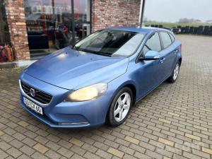 Zils Volvo V40 2015 Talsi, ar dzinēja tilpumu 1.60 L un nobraukumu 229 tūkst. km par 8470 €, foto  vietnē AUTOMOTO.COM.LV