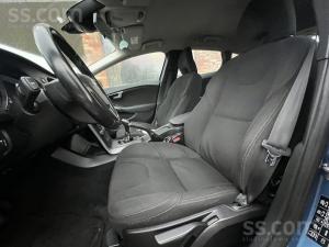 Zils Volvo V40 2015 Talsi, ar dzinēja tilpumu 1.60 L un nobraukumu 229 tūkst. km par 8470 €, foto 9 vietnē AUTOMOTO.COM.LV