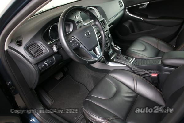 Zils Volvo V40 2016 Pērnava, ar dzinēja tilpumu 2.00 L un nobraukumu 114 tūkst. km par 16990 €, foto 7 vietnē AUTOMOTO.COM.LV