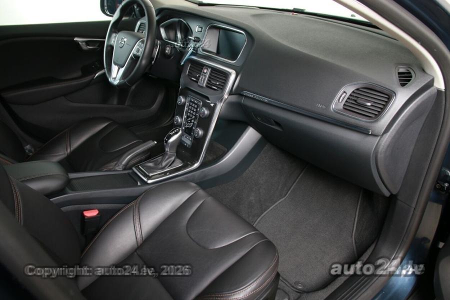 Zils Volvo V40 2016 Pērnava, ar dzinēja tilpumu 2.00 L un nobraukumu 114 tūkst. km par 16990 €, foto 10 vietnē AUTOMOTO.COM.LV