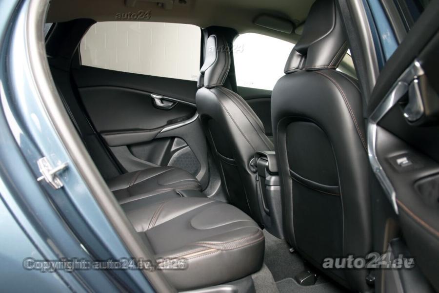 Zils Volvo V40 2016 Pērnava, ar dzinēja tilpumu 2.00 L un nobraukumu 114 tūkst. km par 16990 €, foto 12 vietnē AUTOMOTO.COM.LV