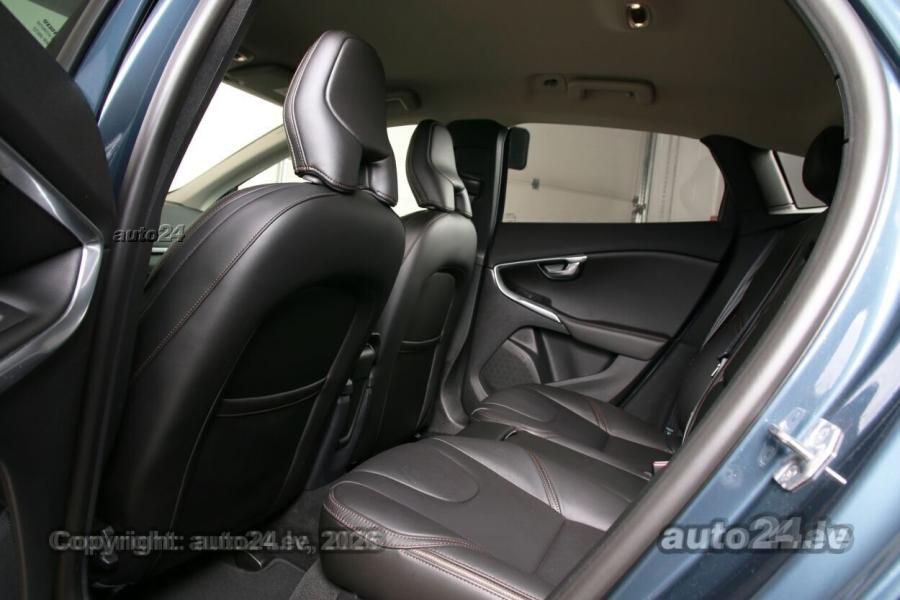 Zils Volvo V40 2016 Pērnava, ar dzinēja tilpumu 2.00 L un nobraukumu 114 tūkst. km par 16990 €, foto 13 vietnē AUTOMOTO.COM.LV