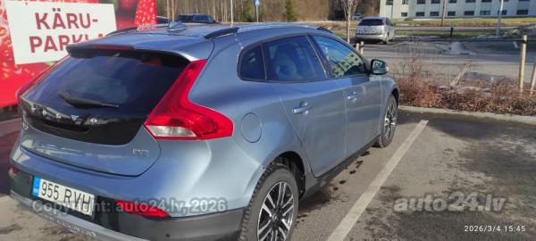 Blue Volvo V40 2017 in Tallinn, with an engine capacity of 2.00 L and mileage of 200 thousand km for 14000 €, photo 3 on AUTOMOTO.COM.LV