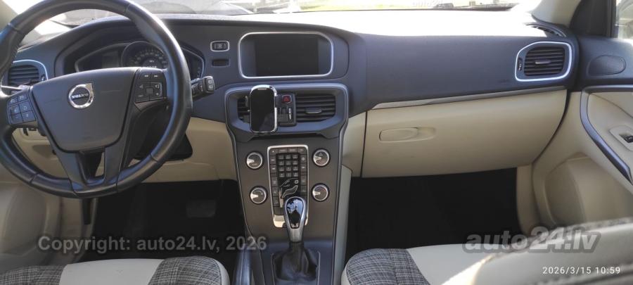 Blue Volvo V40 2017 in Tallinn, with an engine capacity of 2.00 L and mileage of 200 thousand km for 14000 €, photo 7 on AUTOMOTO.COM.LV