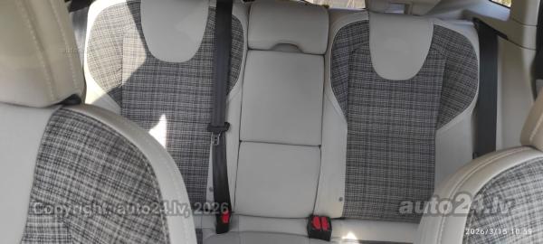 Blue Volvo V40 2017 in Tallinn, with an engine capacity of 2.00 L and mileage of 200 thousand km for 14000 €, photo 7 on AUTOMOTO.COM.LV