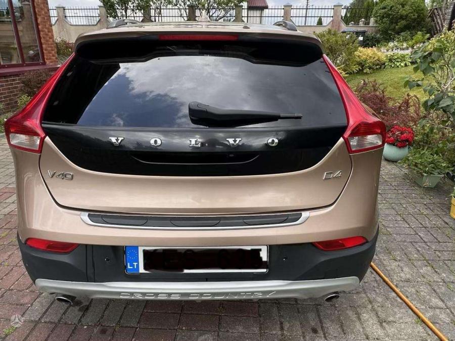 Brūns Volvo V40 2013 Viļņa, ar dzinēja tilpumu 1.98 L un nobraukumu 207 tūkst. km par 9400 €, foto 3 vietnē AUTOMOTO.COM.LV