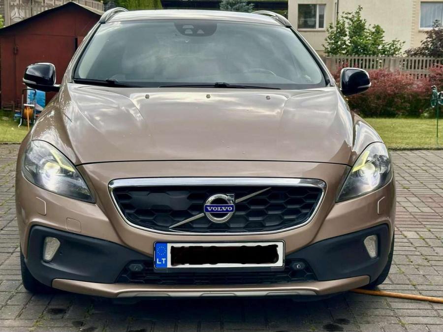 Brūns Volvo V40 2013 Viļņa, ar dzinēja tilpumu 1.98 L un nobraukumu 207 tūkst. km par 9400 €, foto 4 vietnē AUTOMOTO.COM.LV