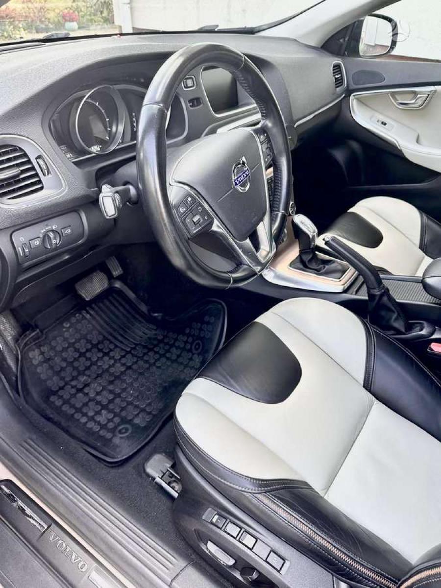 Brūns Volvo V40 2013 Viļņa, ar dzinēja tilpumu 1.98 L un nobraukumu 207 tūkst. km par 9400 €, foto 8 vietnē AUTOMOTO.COM.LV