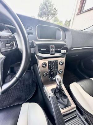 Brūns Volvo V40 2013 Viļņa, ar dzinēja tilpumu 1.98 L un nobraukumu 207 tūkst. km par 9400 €, foto 9 vietnē AUTOMOTO.COM.LV