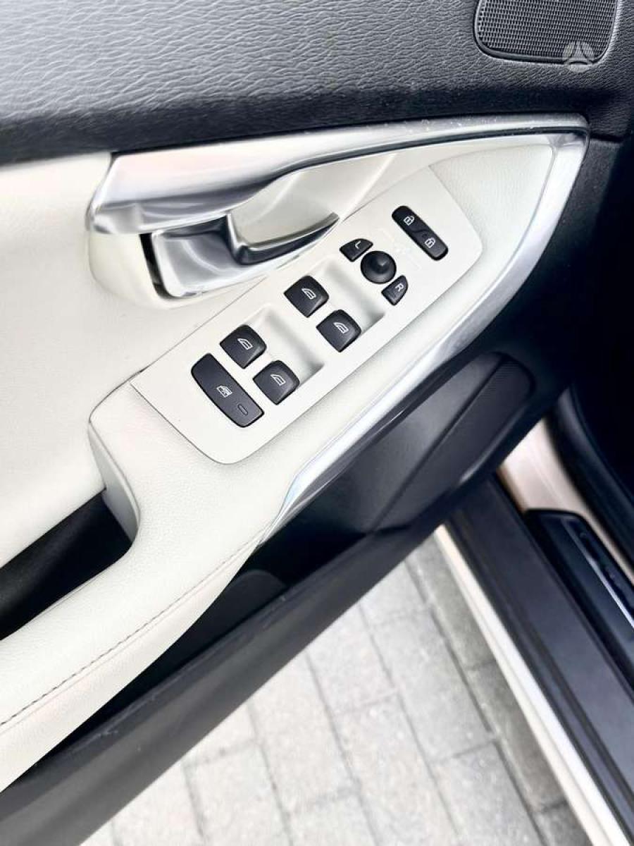 Brūns Volvo V40 2013 Viļņa, ar dzinēja tilpumu 1.98 L un nobraukumu 207 tūkst. km par 9400 €, foto 10 vietnē AUTOMOTO.COM.LV