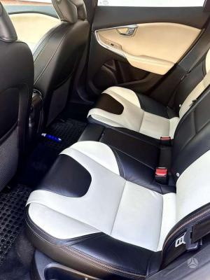 Brūns Volvo V40 2013 Viļņa, ar dzinēja tilpumu 1.98 L un nobraukumu 207 tūkst. km par 9400 €, foto 11 vietnē AUTOMOTO.COM.LV