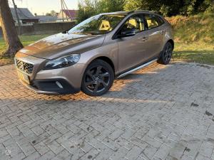 Brown Volvo V40 2014 in Vilnius, with an engine capacity of 1.98 L and mileage of 164 thousand km for 6800 €, photo  on AUTOMOTO.COM.LV