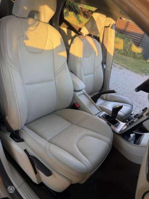 Brown Volvo V40 2014 in Vilnius, with an engine capacity of 1.98 L and mileage of 164 thousand km for 6800 €, photo 6 on AUTOMOTO.COM.LV