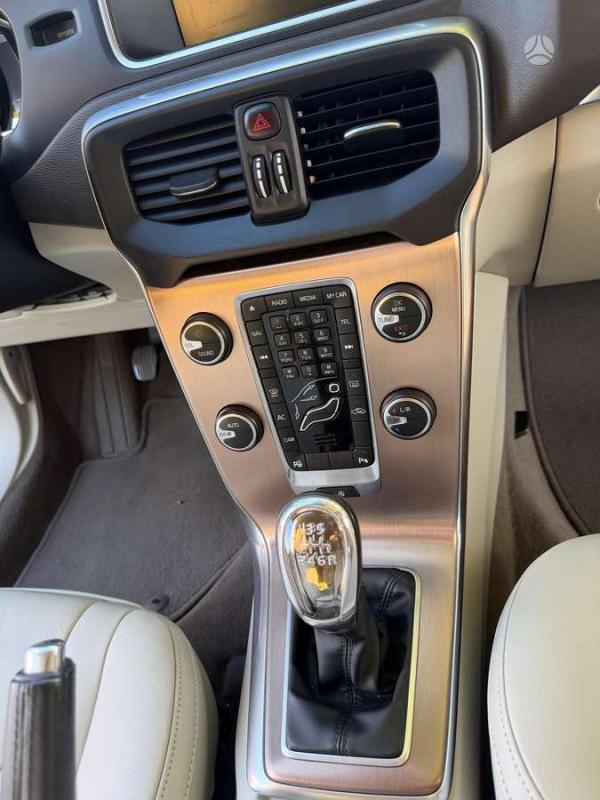 Brūns Volvo V40 2014 Viļņa, ar dzinēja tilpumu 1.98 L un nobraukumu 164 tūkst. km par 6800 €, foto 8 vietnē AUTOMOTO.COM.LV
