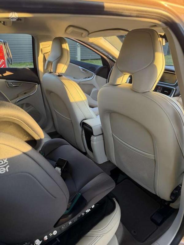 Brūns Volvo V40 2014 Viļņa, ar dzinēja tilpumu 1.98 L un nobraukumu 164 tūkst. km par 6800 €, foto 10 vietnē AUTOMOTO.COM.LV